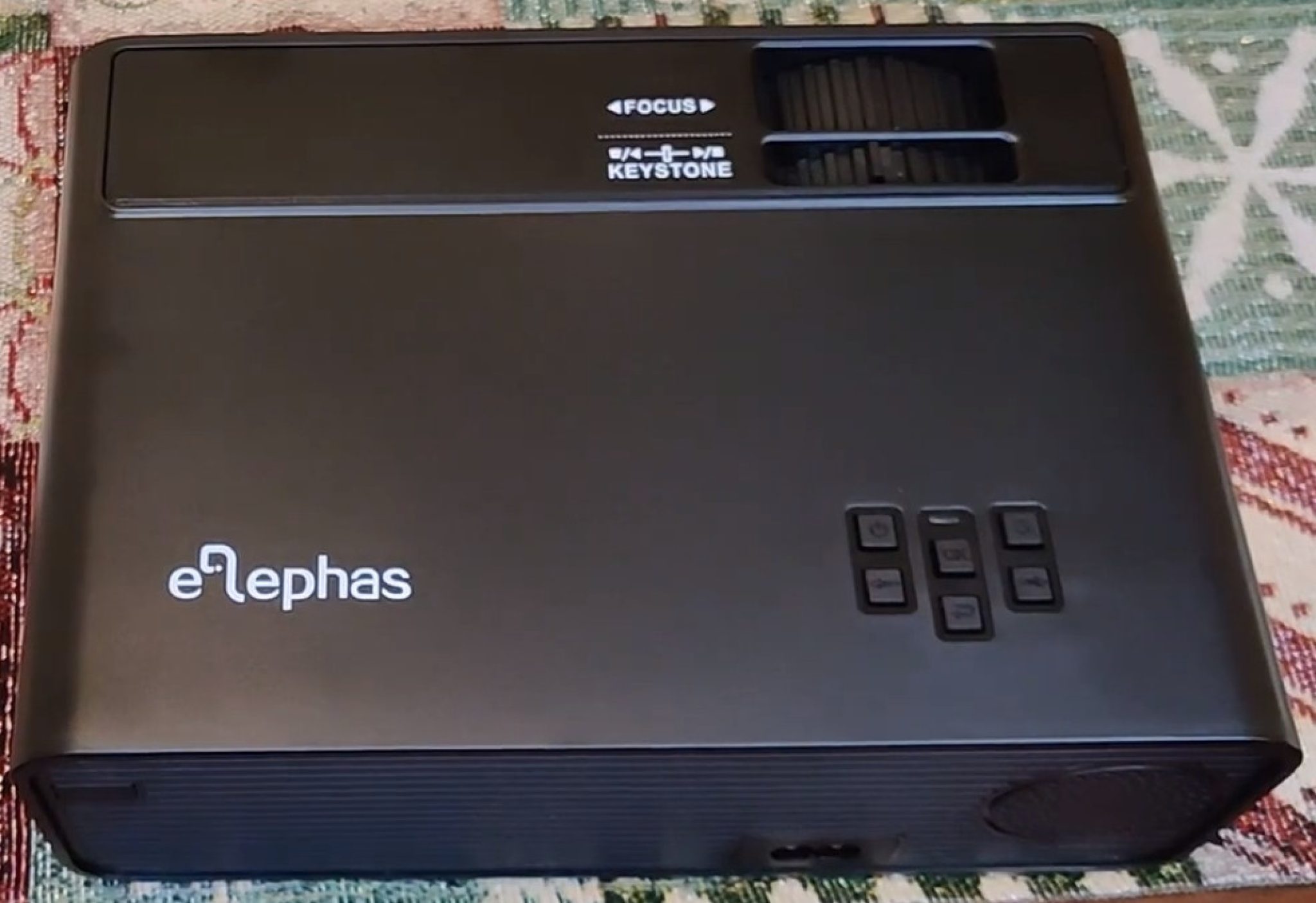 Best projector under 200 - Top 10 Picks in 2023 | TechPicko