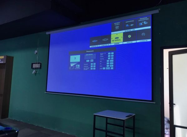 How far does a projector have to be from a 120 screen?