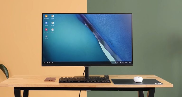 How do I connect my HDMI monitor to a USB port?