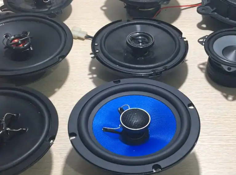 Speaker wire colors: Color codes table explained - TechPicko