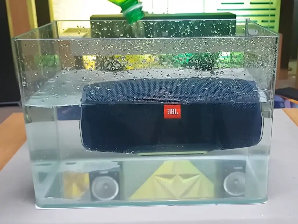 IPX4 Vs IPX7 - Can you spot these differences? - TechPicko